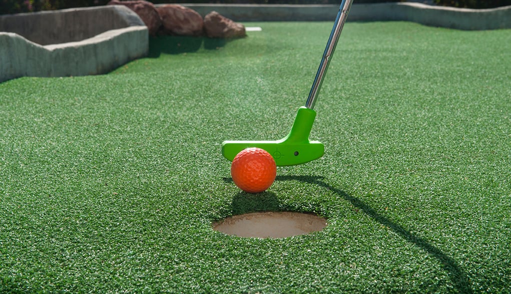 Best Mini Golf Strategies - Elev8 Fun